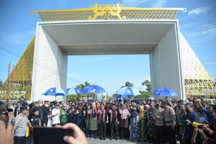 Pintu Gerbang Batas Singkawang-Sambas Diresmikan, Bupati Satono: Terima Kasih Astra - Inside ...