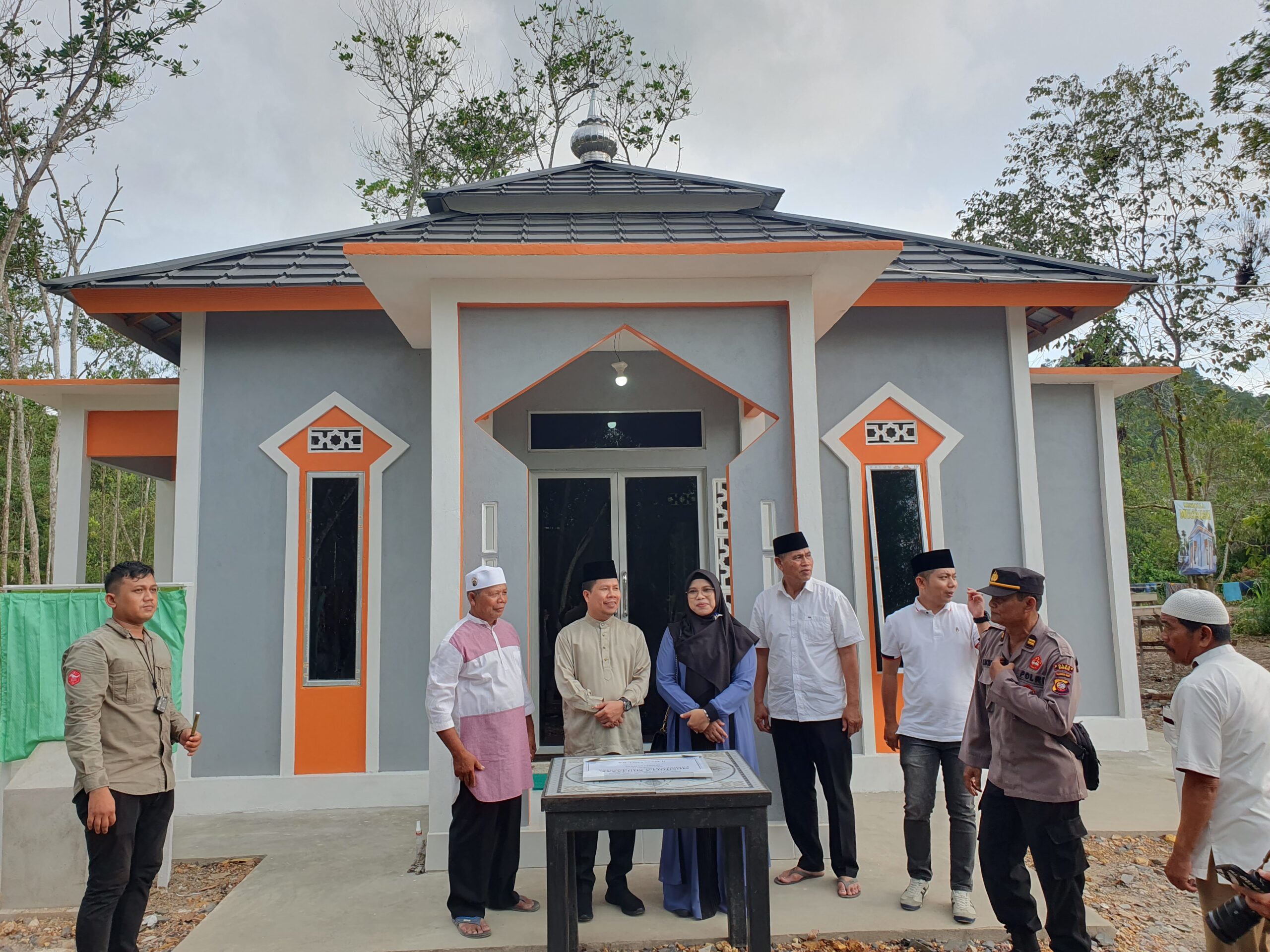 Bupati Satono Resmikan Surau Multazam di Danau Sebedang: Bentuk ...